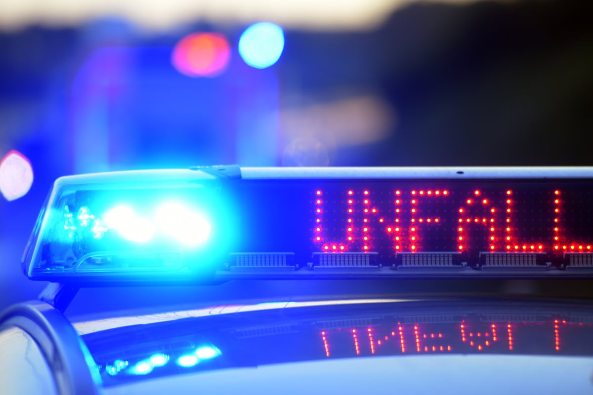 A38 bei Eisleben gesperrt: Laster kippt um und verliert Ladung auf ...