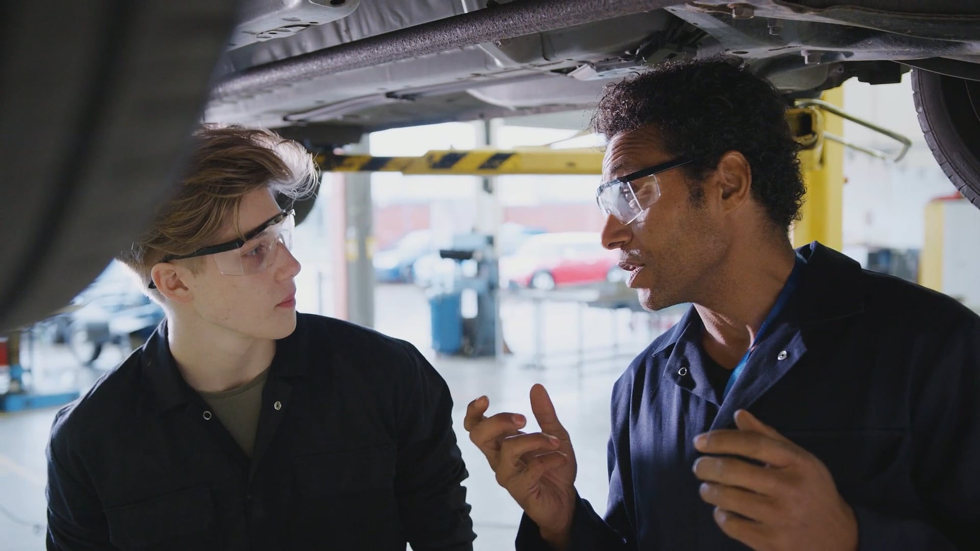 Auto technician classrooms are full: The crisis starts when students ...