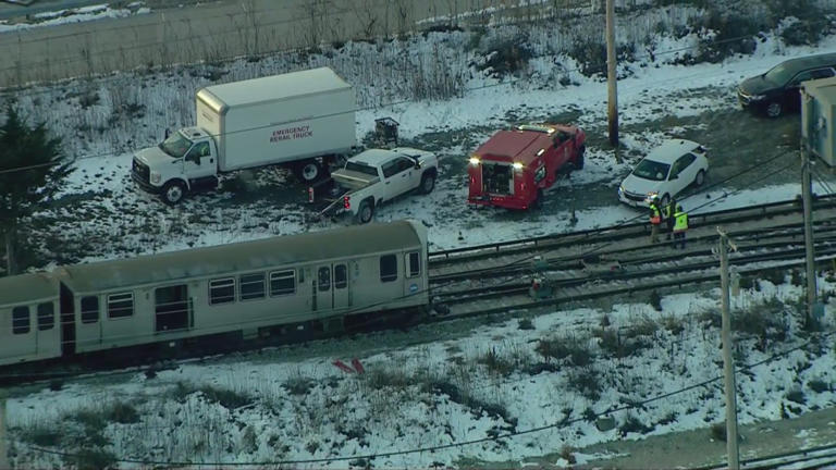 Commuters face delays after track issue in Skokie halts Yellow Line trains