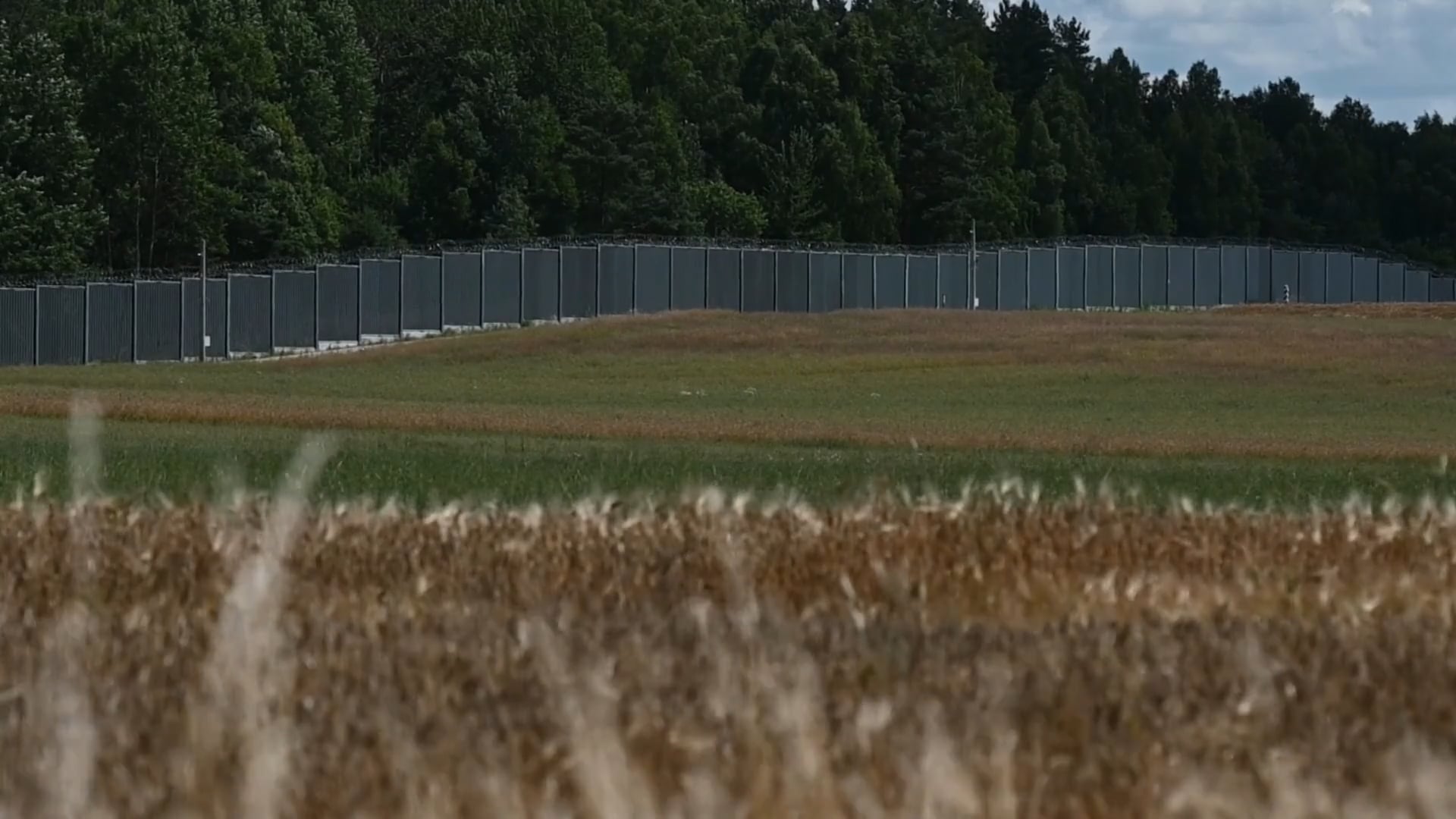 Drone flies over the Russian-Polish border