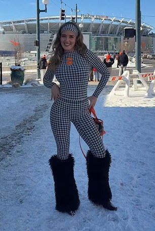 Stunning fiancee of NFL star goes viral for bold game day outfit in ...