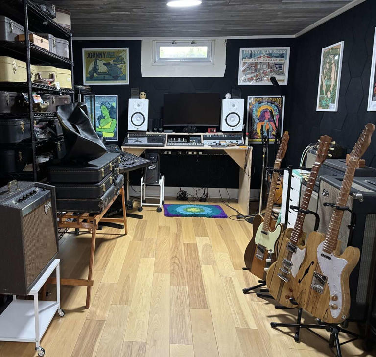 From mortgages to music: Alton luthier Michael Nickel builds guitars by ...