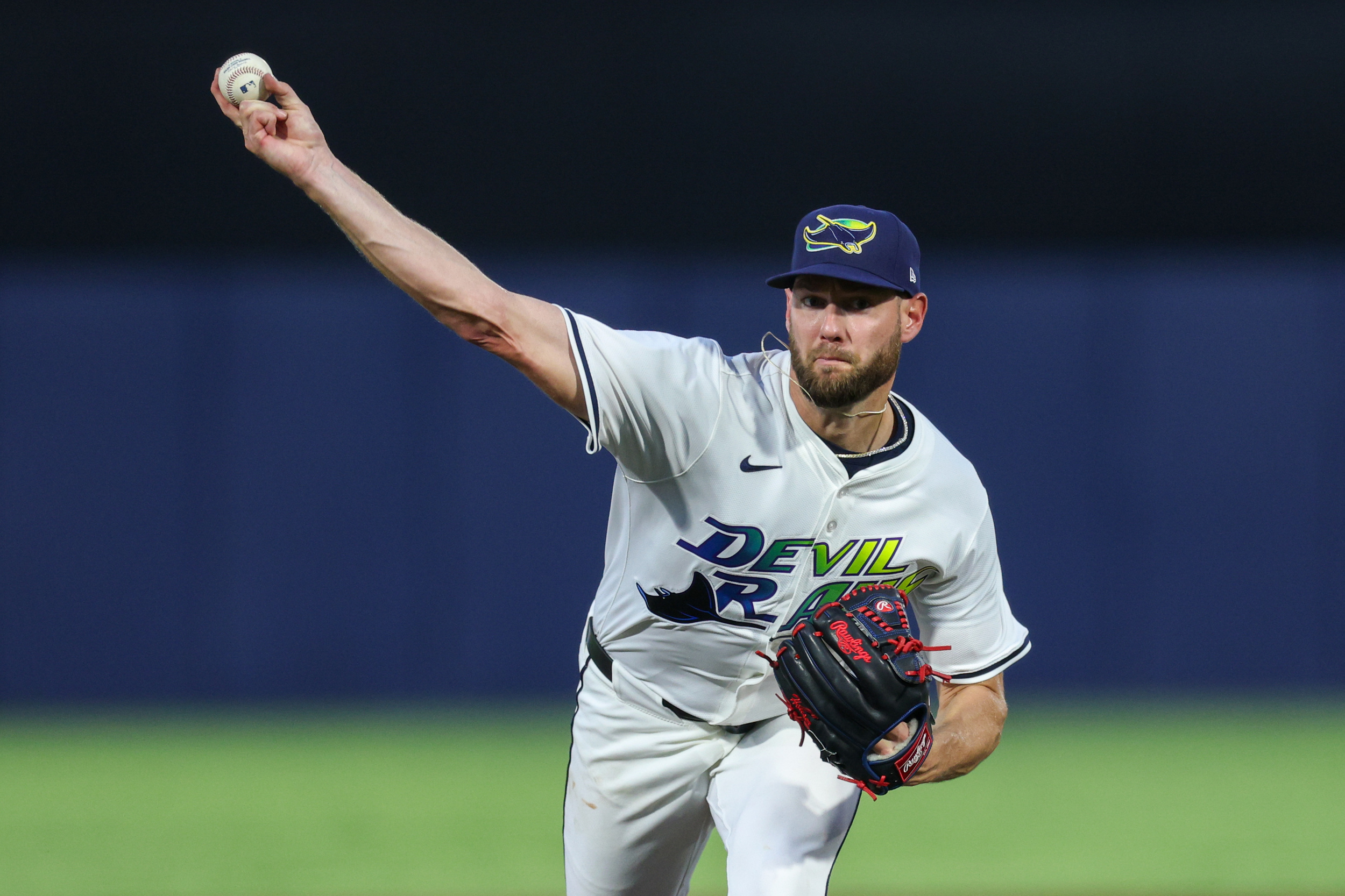 Giants to sign Adrian Houser