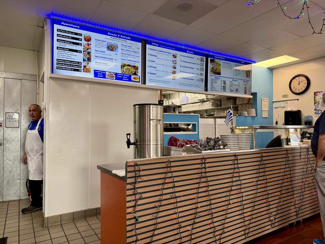 A friendly new Greek restaurant off Camp Bowie has 'outstanding' gyro ...