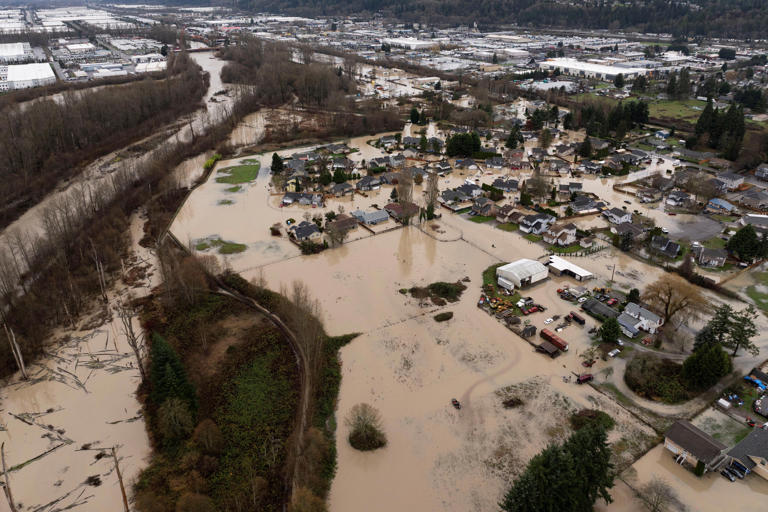 Driver found dead amid flash flooding, levee failures in Washington