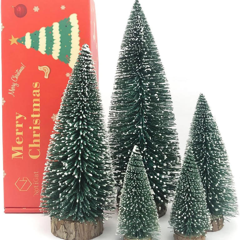 Eva Mendes and Ryan Gosling prove that tiny Christmas trees can turn overlooked kitchen corners ...