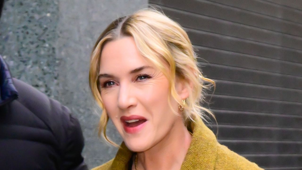 Kate Winslet's chic jeans and Chelsea boots outfit formula is the look ...