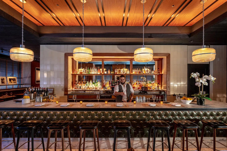 A three-Michelin-star Chicago restaurant sues a New York tavern over ...