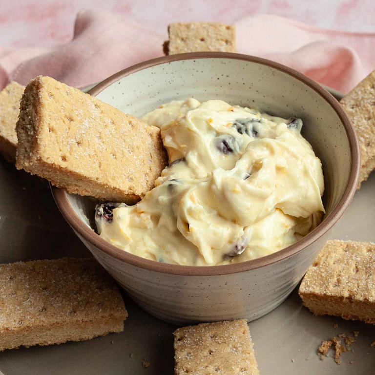 Cranberry bliss dip