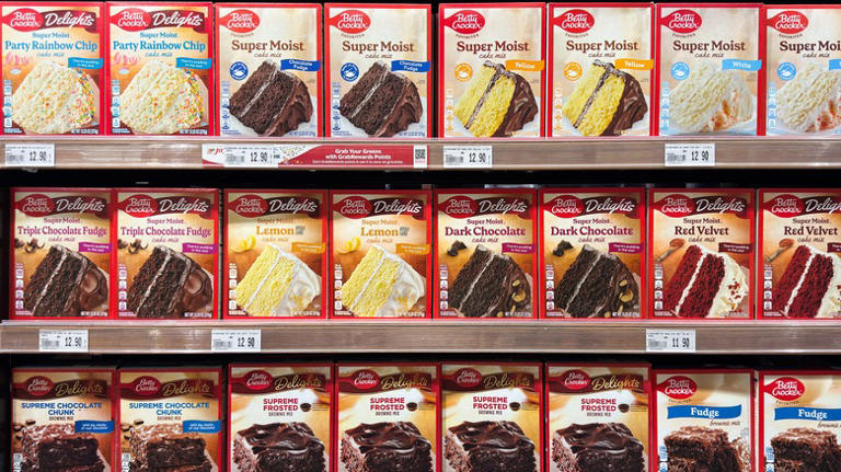 The 2 ingredients you need to turn boxed cake mix into cobbler