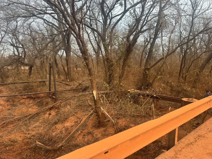 Community mourning deaths of Deer Creek High School students killed in crash