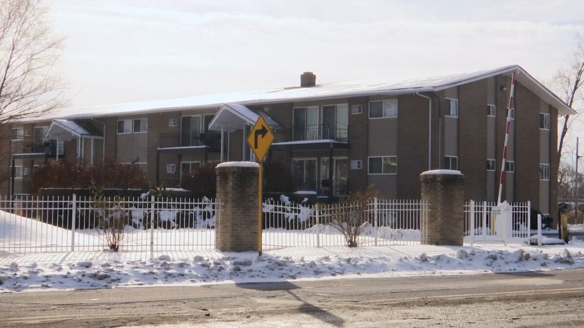 Tenants left without water after apartment building condemned by city ...