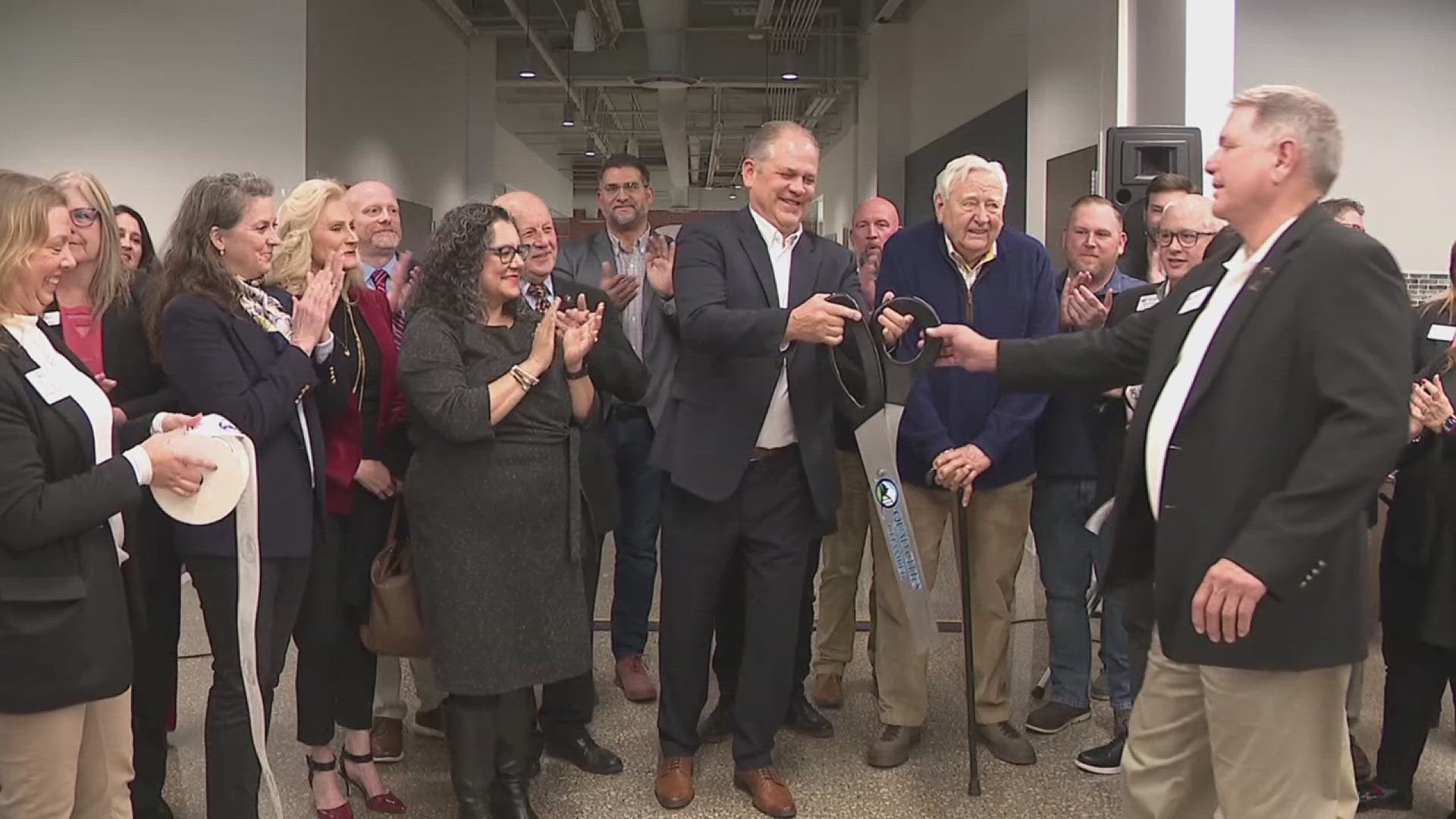 Parr Instruments cuts ribbon on Moline expansion