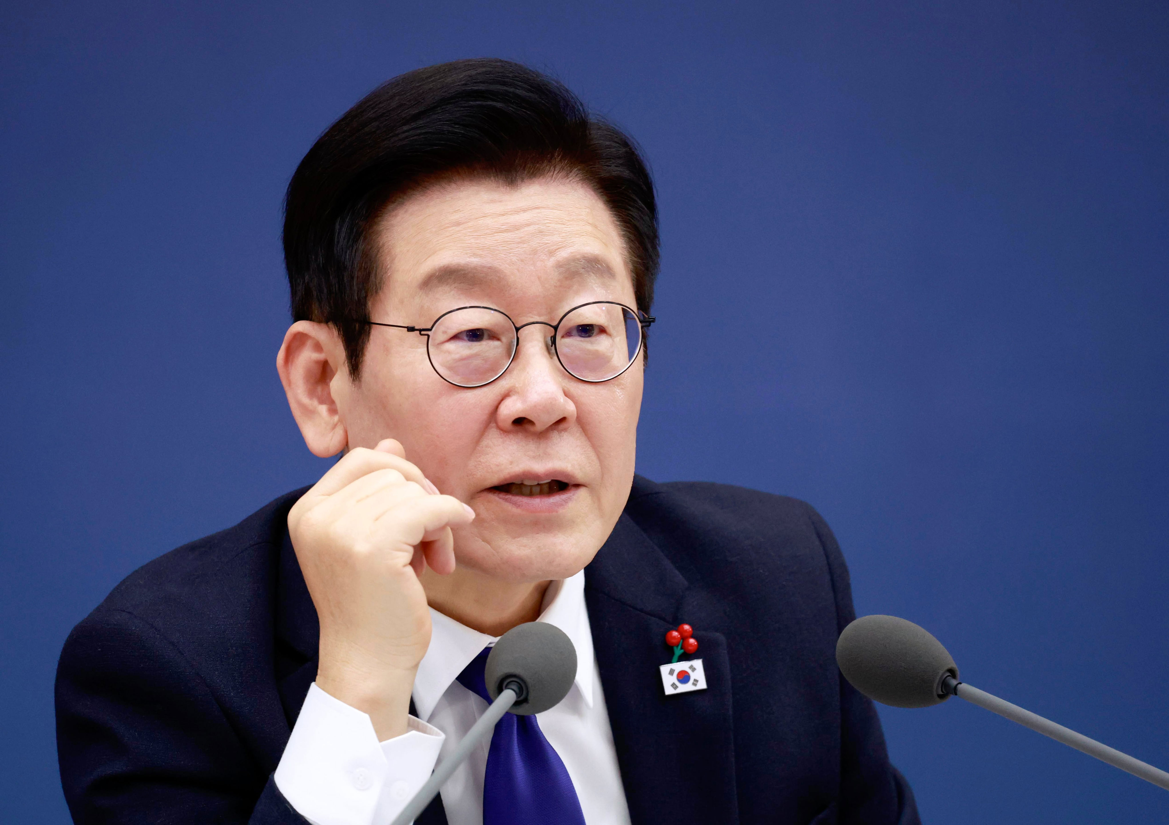President Lee Jae-myung pushes for health insurance coverage of hair ...