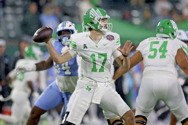 UNT quarterback expected to enter name in the transfer portal