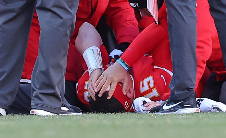 Patrick Mahomes already rehabbing knee 2 days after surgery — will he ...