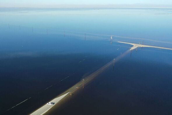 Geologists stunned as giant lake mysteriously returns 40 years after ...