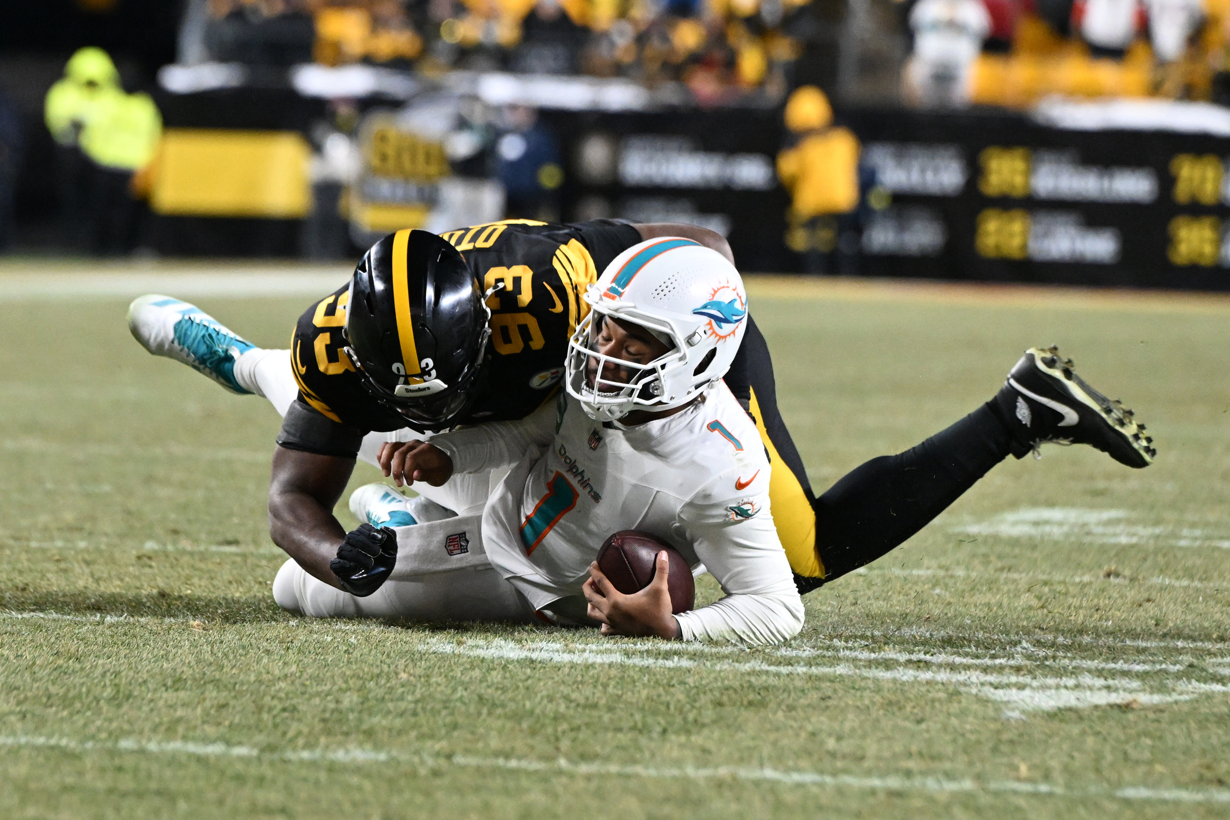 Dolphins considering benching QB Tua Tagovailoa after Monday night loss ...