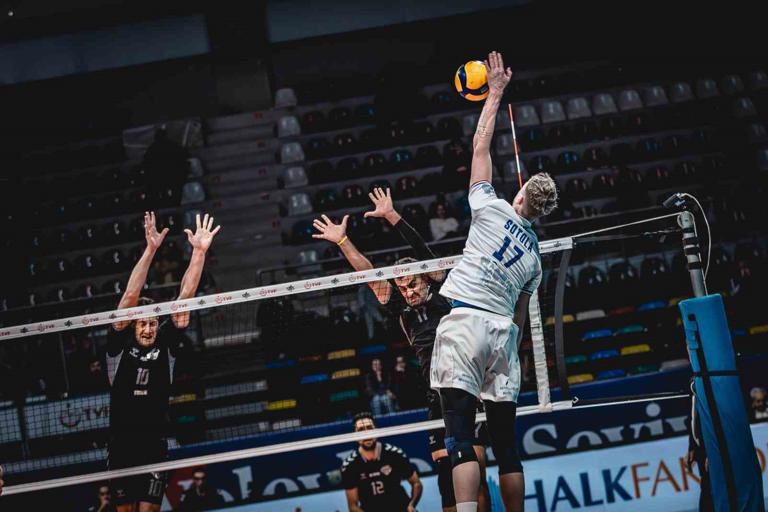 Efeler Ligi: Halkbank: 3 - Spor Toto: 0