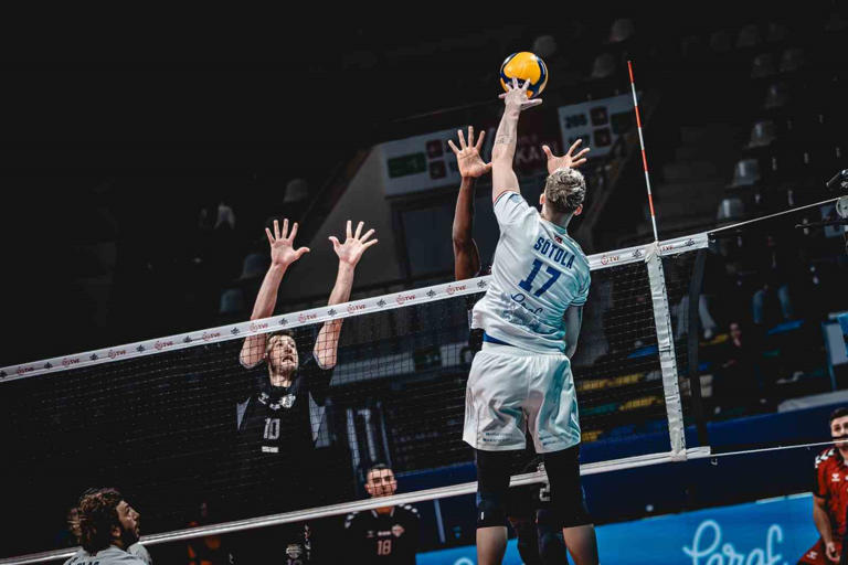 Efeler Ligi: Halkbank: 3 - Spor Toto: 0