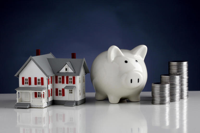 $50,000 home equity loan vs. $50,000 cash-out refinance: Which is ...