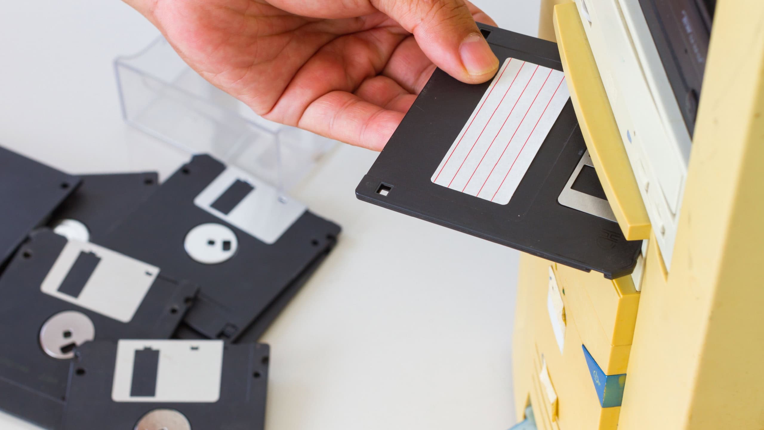 90s home computer quirks that might surprise modern kids