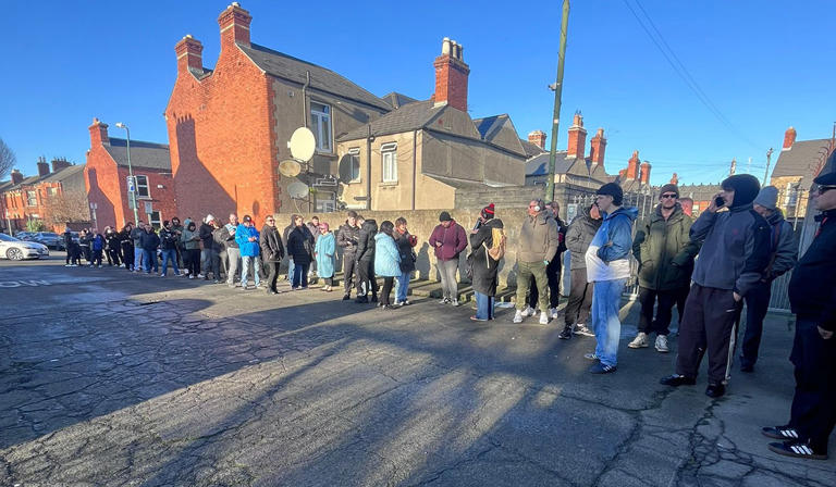 Watch: Huge line gathers outside Dalymount for Bohemians’ Kneecap jersey