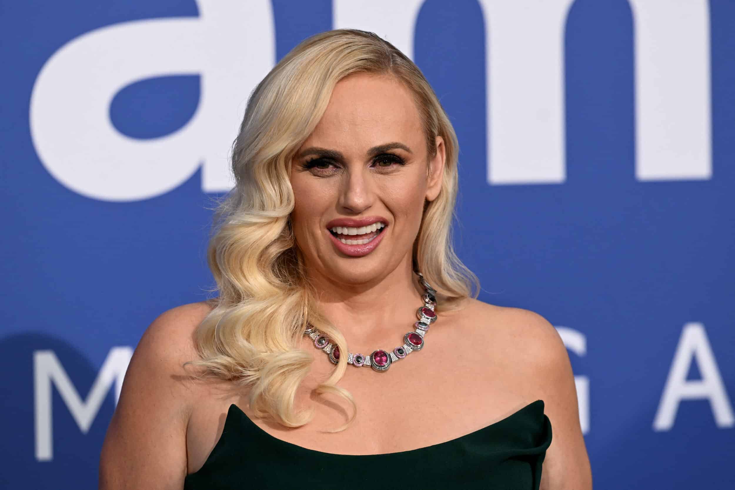 Rebel Wilson offers honest parenting advice to Hailee Steinfeld as she ...