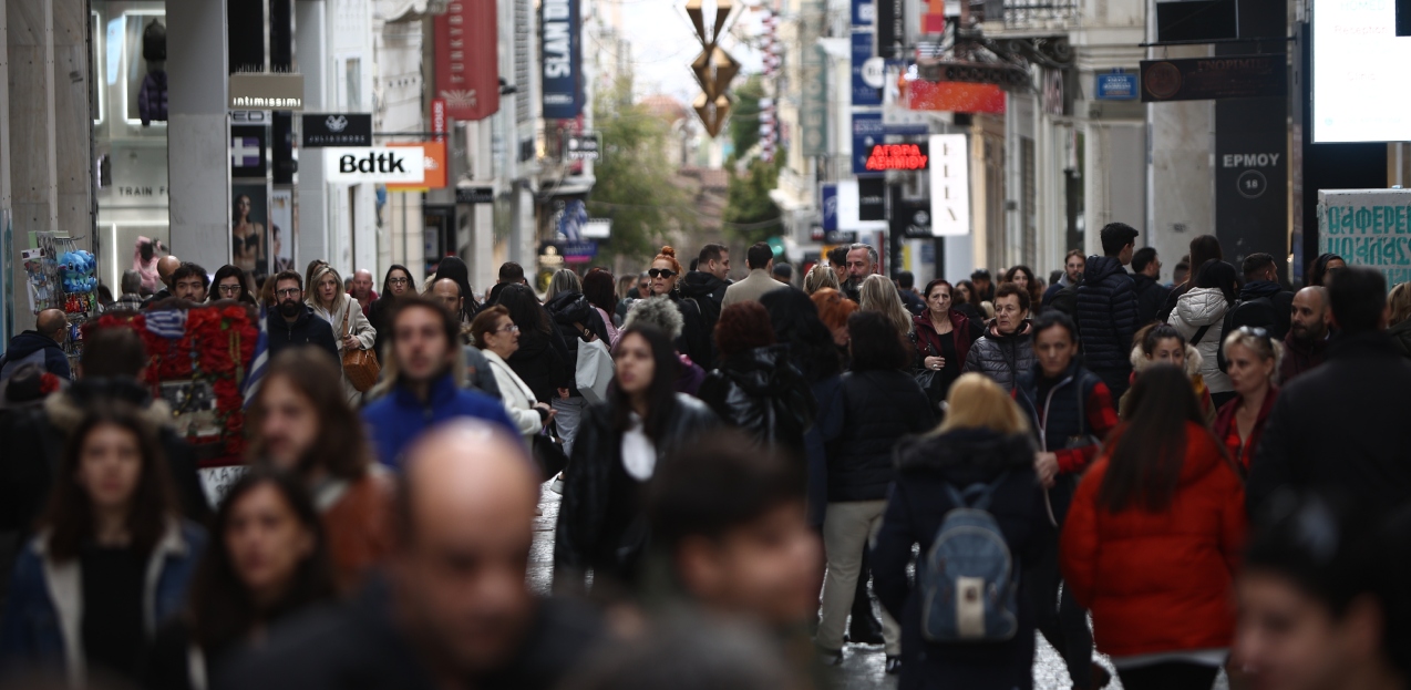Πόσο μειώθηκε ο πληθυσμός της χώρας το 2025 – Τι δείχνουν τα στοιχεία ...