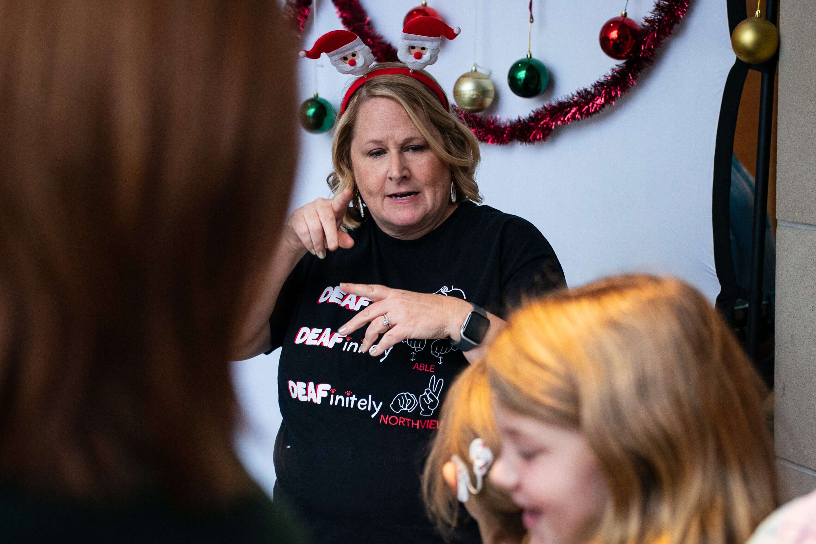 West Michigan’s ‘Signing Santa’ brings the magic of Christmas to deaf ...