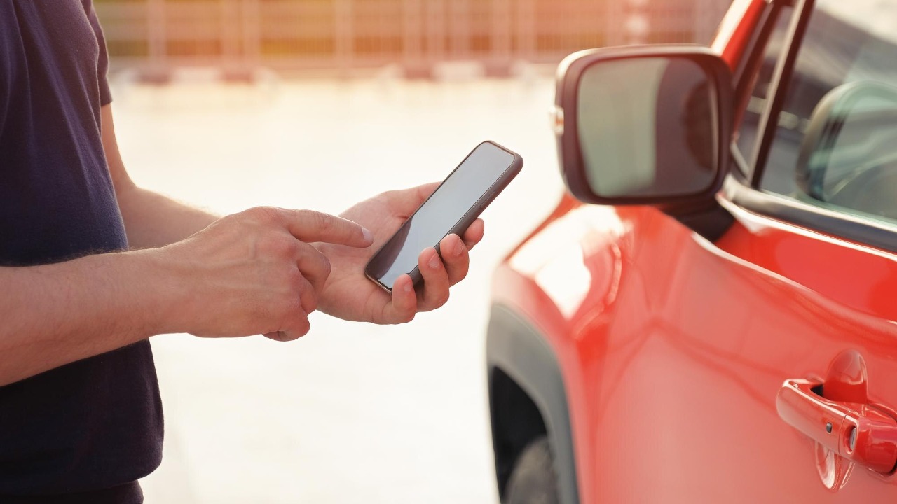 Yes, you can keep car keys on Android and here’s the setup