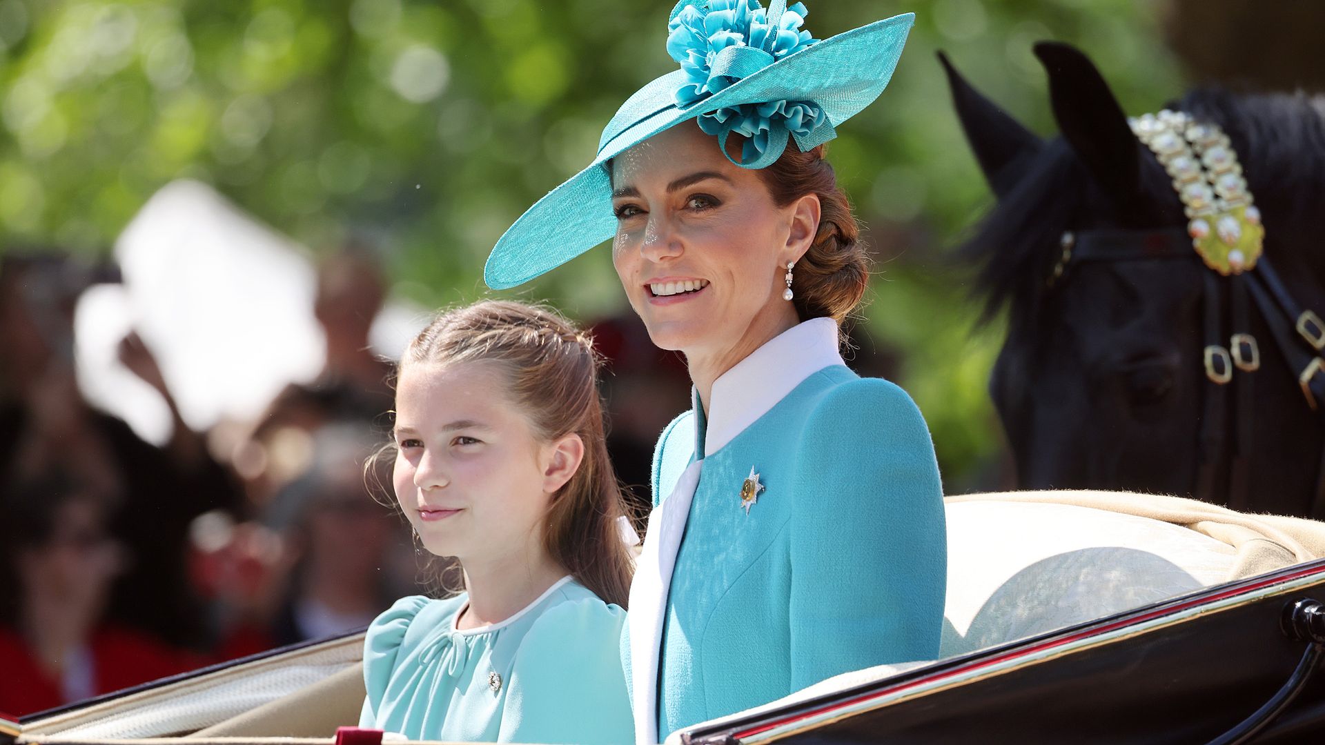 Kate Middleton and Princess Charlotte shine in matching velvet bow half ...