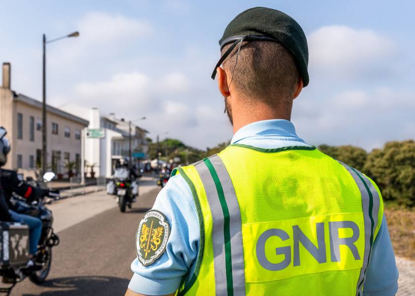 Paravam condutores, multavam-nos e ficavam com o dinheiro: dois GNR ...