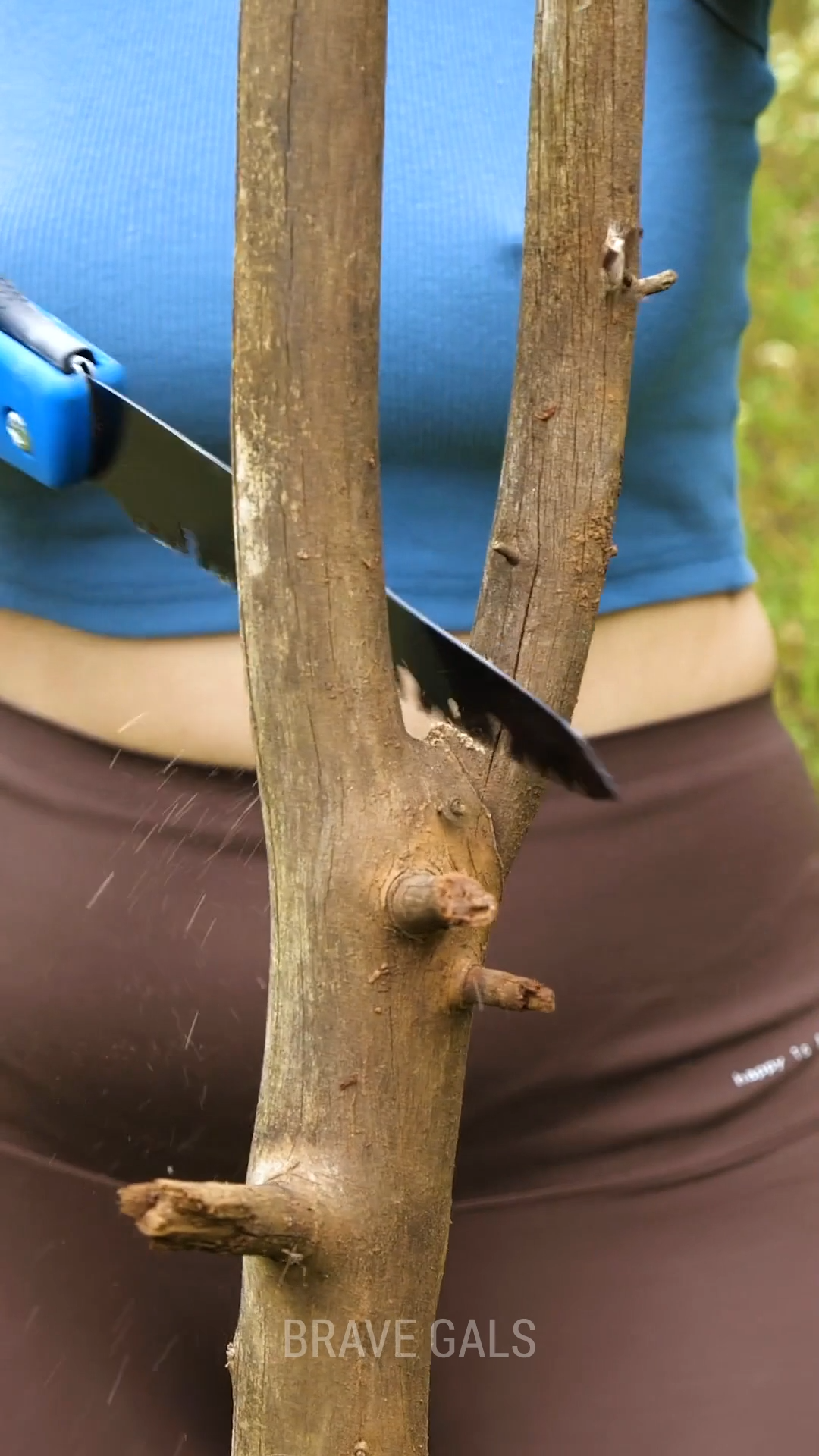 Innovative camping hacks from a smart woman