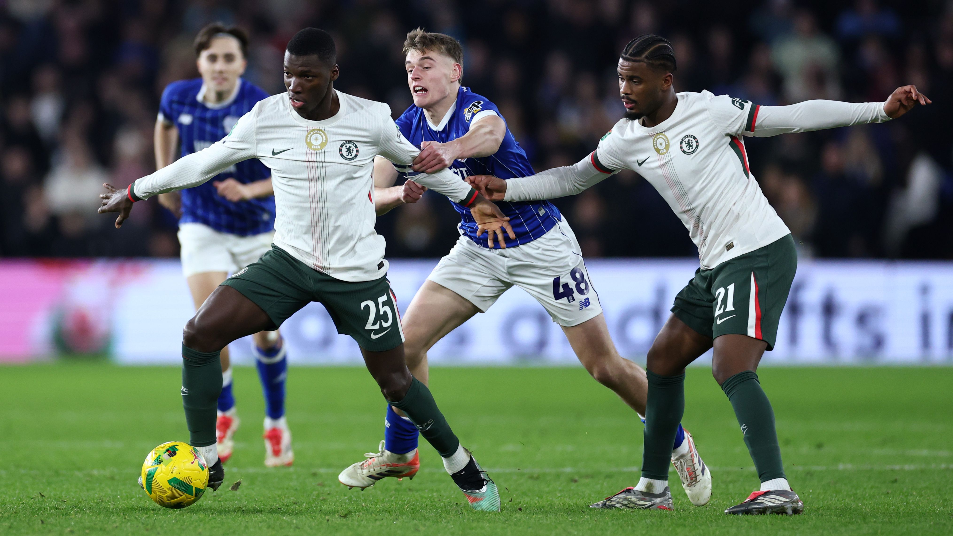 Engelse media eensgezind over Jorrel Hato na reserverol van anderhalve ...