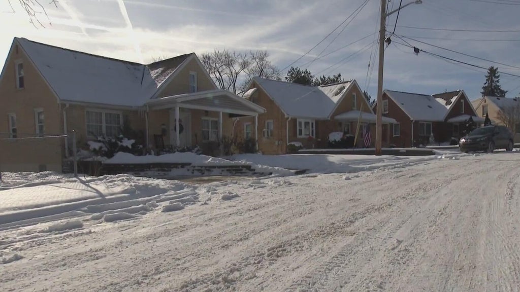 Pittsburgh's aging fleet breaks down during snow storm, leaving some ...