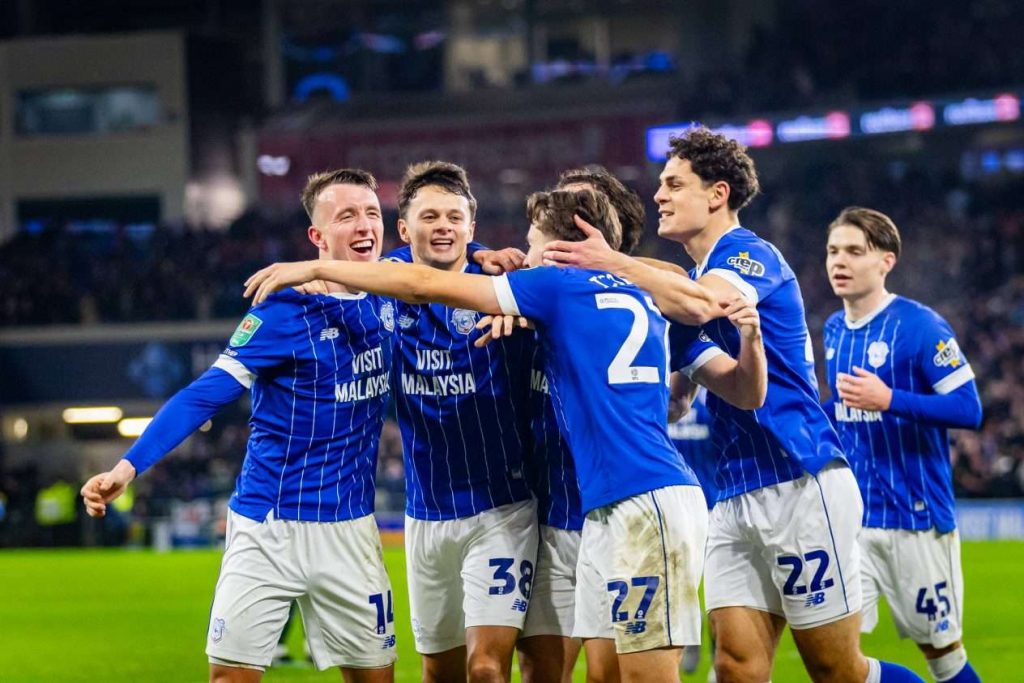 Chelsea eteni välieriin