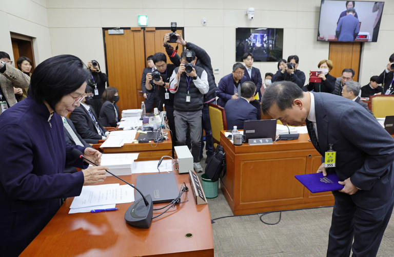 Kim Jong-cheol proposes regulating teen SNS use