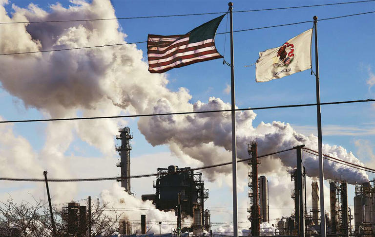 Flares from the Phillips 66 Wood River Refinery light up sky; company ...