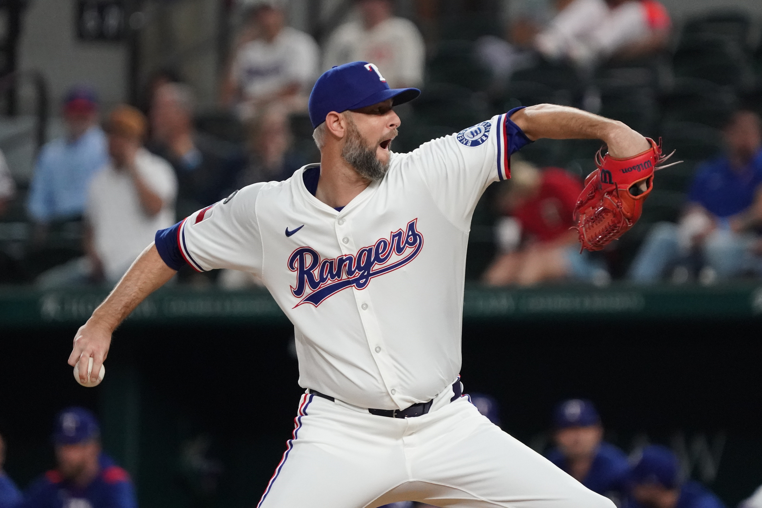 Rangers bringing back former World Series champion