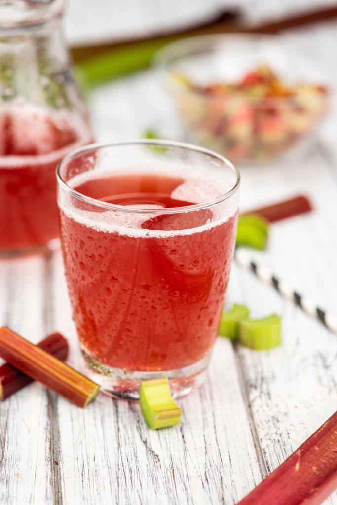 Selbstgemachte Rhabarber Limonade – fruchtig, frisch und lecker