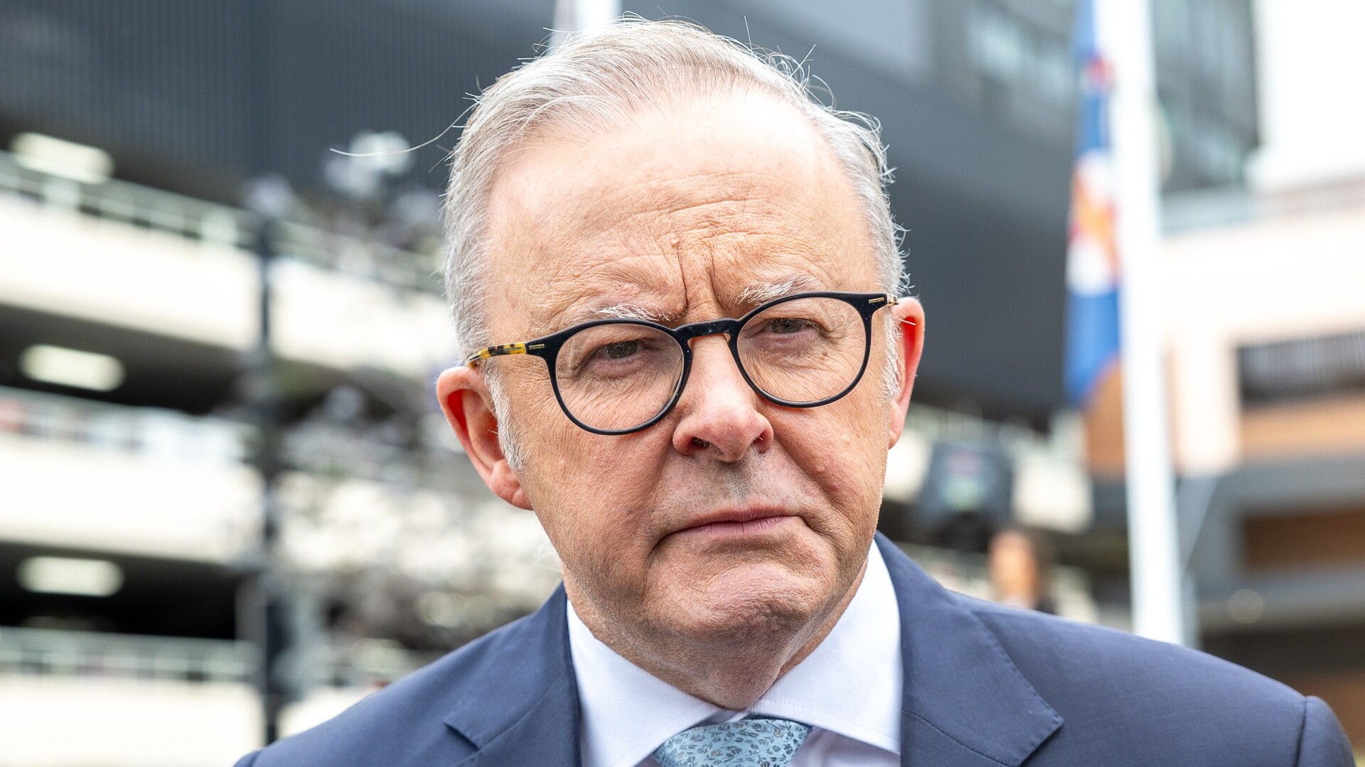 Calls for Anthony Albanese to 'resign' amid Bondi terrorist incident