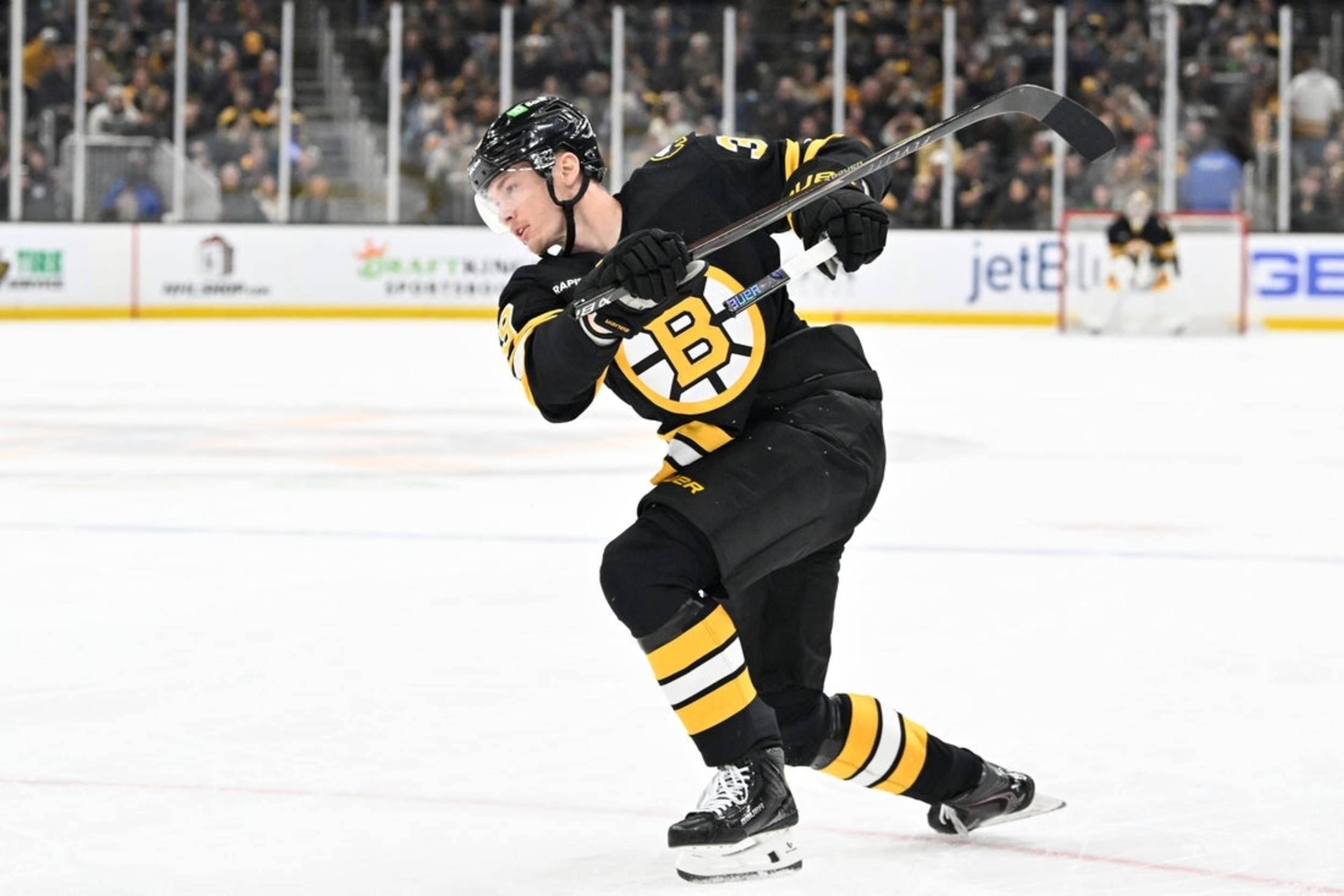 Bruins score 4 unanswered goals to surge past Mammoth