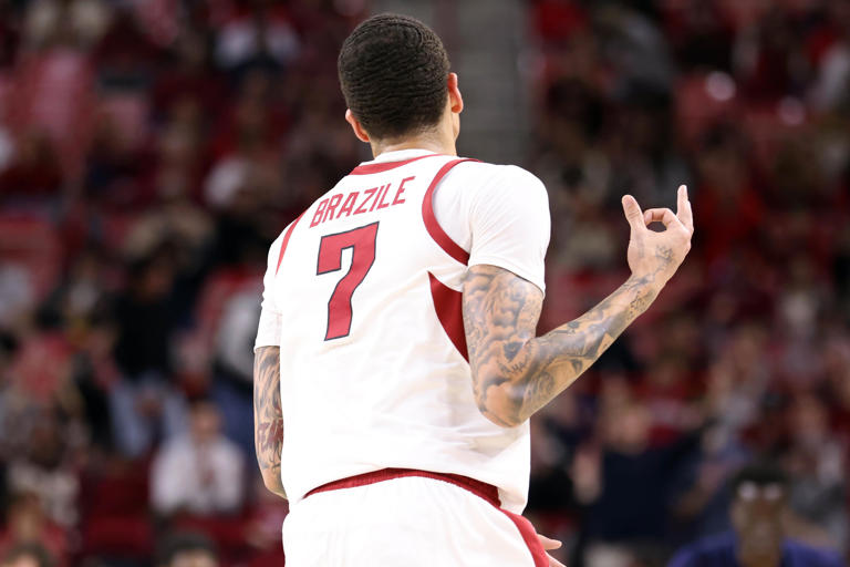 Arkansas basketball rides powerful offense to blowout win over Queens