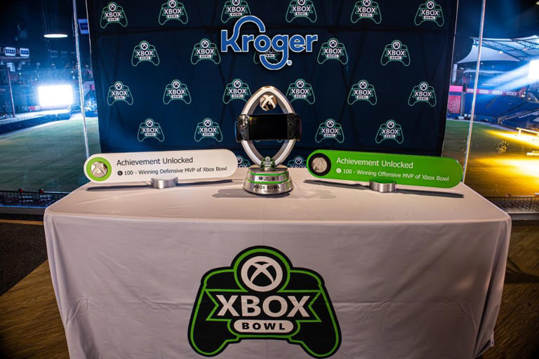 Check out the trophies on the line for the inaugural Xbox Bowl matchup ...