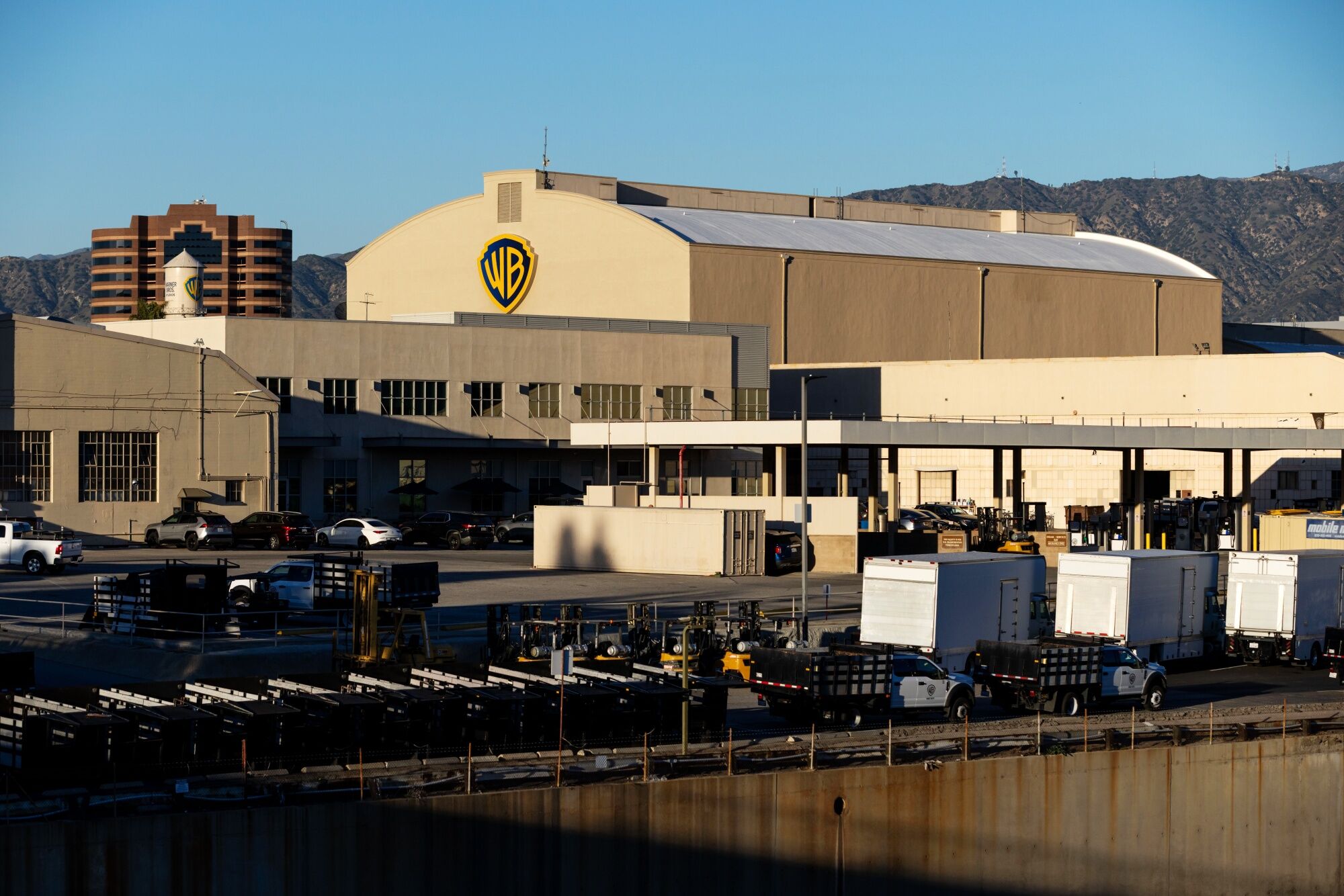 Warner Bros. plans to reject Paramount bid on funding, terms