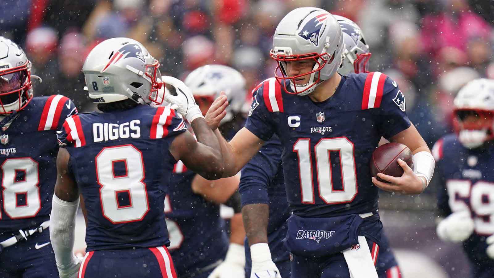 Patriots’ Drake Maye already leading by example before first playoff run