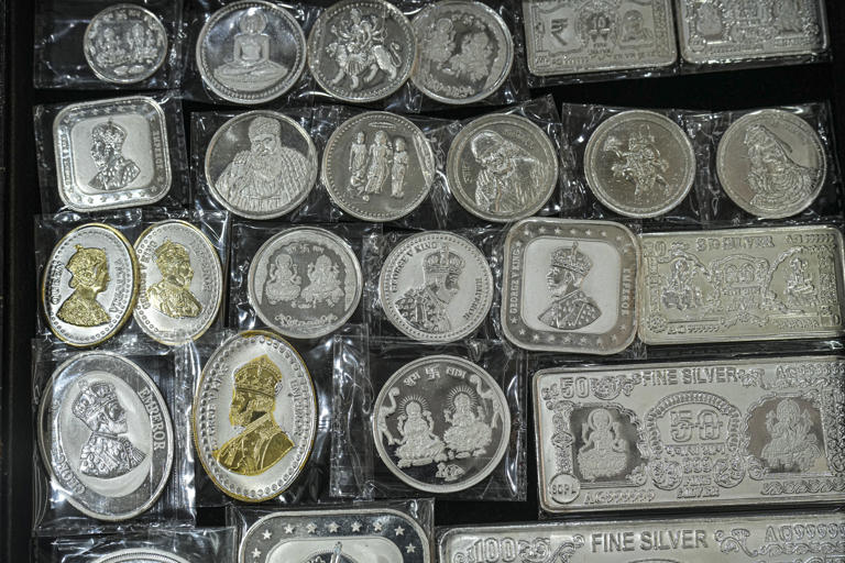 Silver futures hit new peak of Rs 2.32 lakh/kg as global prices cross ...