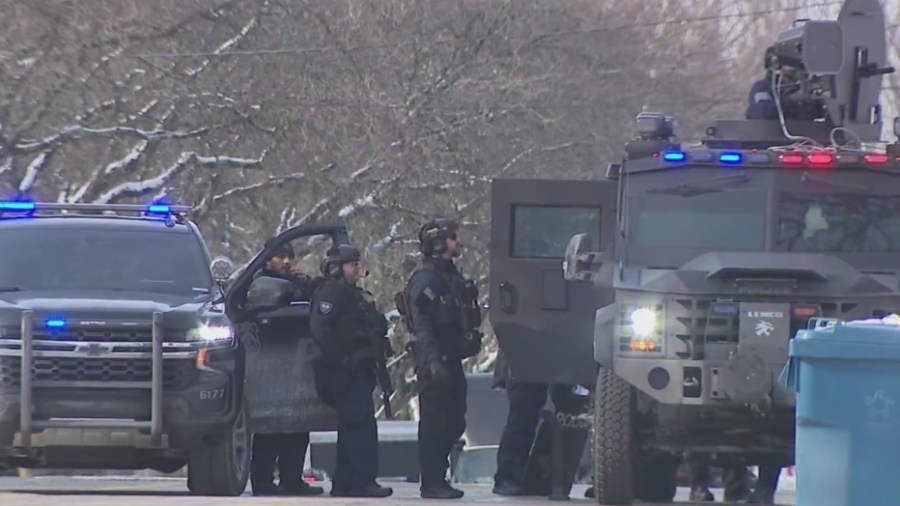 Man arrested after SWAT standoff in Parma Heights: police