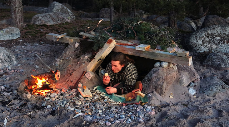 Island bushcraft adventure: Building a driftwood shelter in 2 days